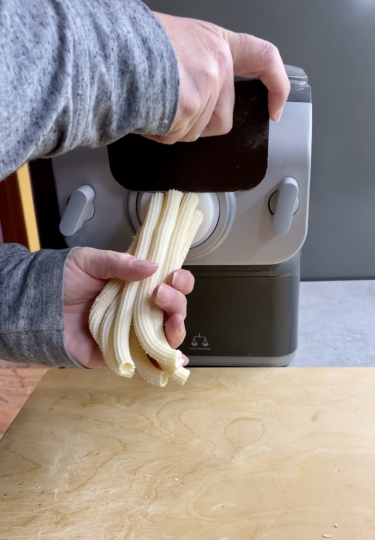 Penne rigate con la Pasta Maker - Cucina casalinga con Silvia